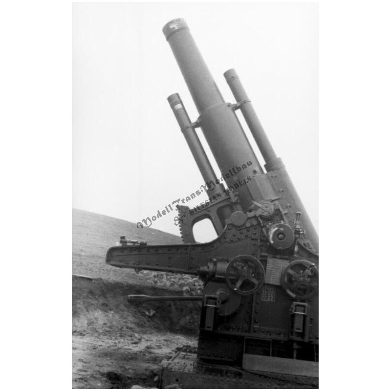 220 mm wz.32 (Skoda) polish morter. Fighting position.